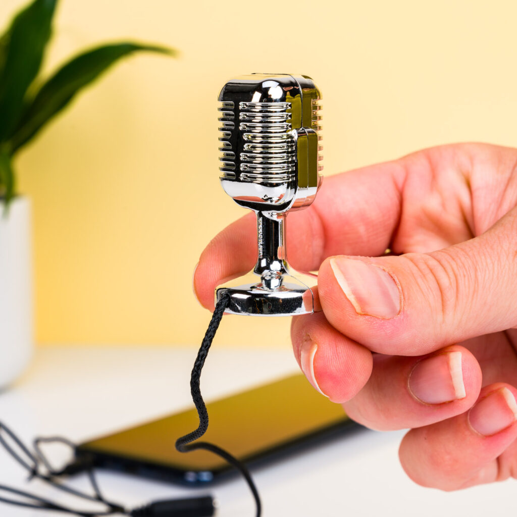 Mini retro microfoon voor smartphone van Kikkerland bestel je online ...